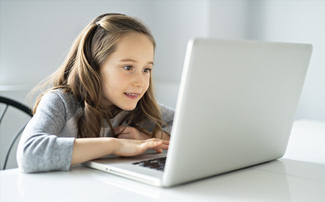 Internetsucht bei Kindern | SHOP APOTHEKE Familien Magazin